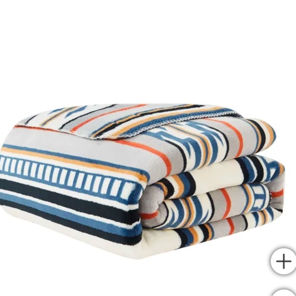 Pendleton | Bedding | Pendleton Plush Throw Saltillo Stripe | Poshmark